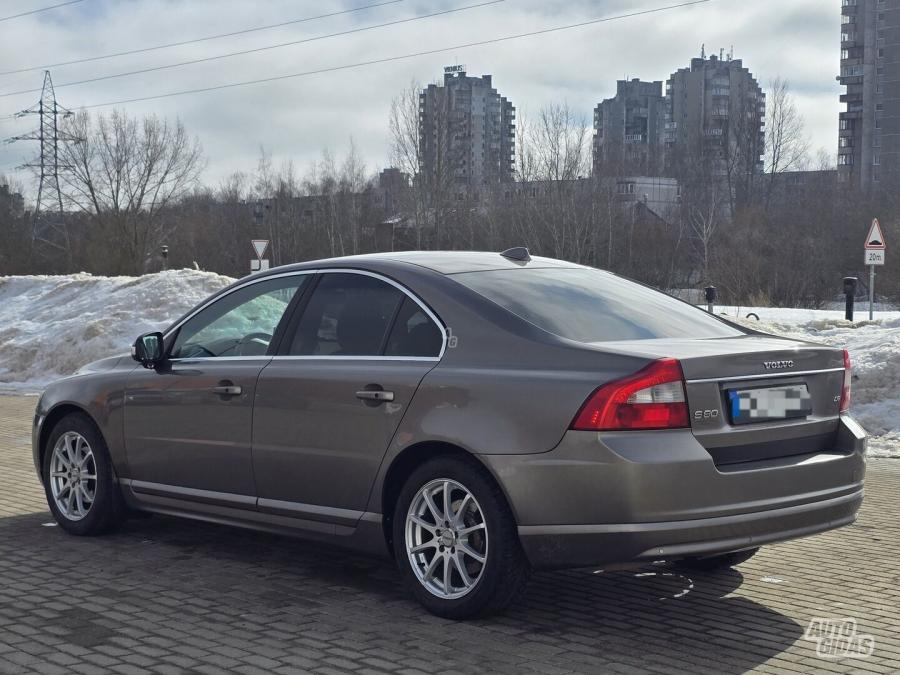 Brown Volvo S80 2007 in Vilnius, with an engine capacity of 2.40 L and mileage of 488 thousand km for 2350 €, photo 6 on AUTOMOTO.COM.LV