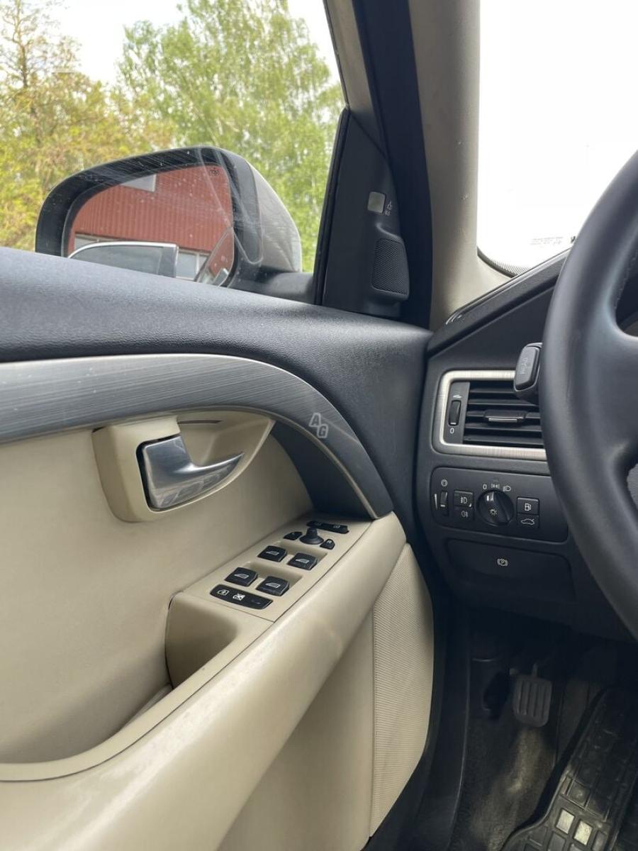 Brown Volvo S80 2007 in Alytus, with an engine capacity of 2.40 L and mileage of 350 thousand km for 3200 €, photo 13 on AUTOMOTO.COM.LV