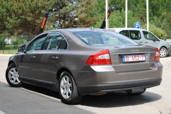 Brūns Volvo S80 2007 Rīga, ar dzinēja tilpumu 2.40 L un nobraukumu 275 tūkst. km par 3390 €, foto 3 vietnē AUTOMOTO.COM.LV