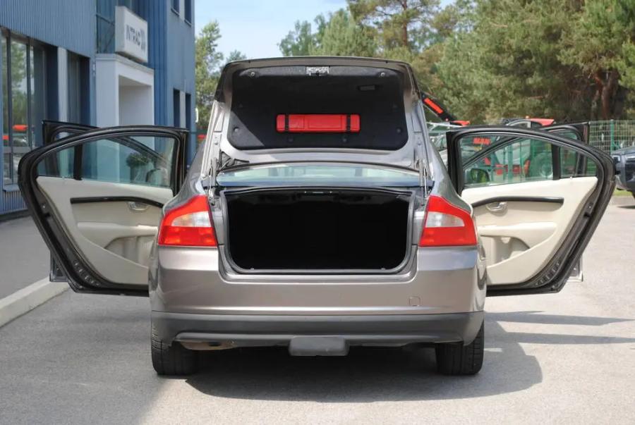 Brūns Volvo S80 2007 Rīga, ar dzinēja tilpumu 2.40 L un nobraukumu 275 tūkst. km par 3390 €, foto 8 vietnē AUTOMOTO.COM.LV