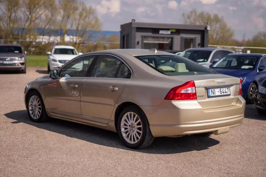 Brūns Volvo S80 2007 Liepāja, ar dzinēja tilpumu 2.40 L un nobraukumu 0 tūkst. km par 4250 €, foto 3 vietnē AUTOMOTO.COM.LV