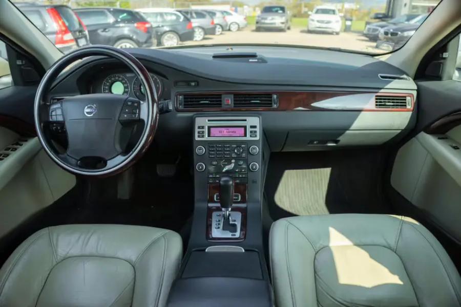 Brūns Volvo S80 2007 Liepāja, ar dzinēja tilpumu 2.40 L un nobraukumu 0 tūkst. km par 4250 €, foto 8 vietnē AUTOMOTO.COM.LV
