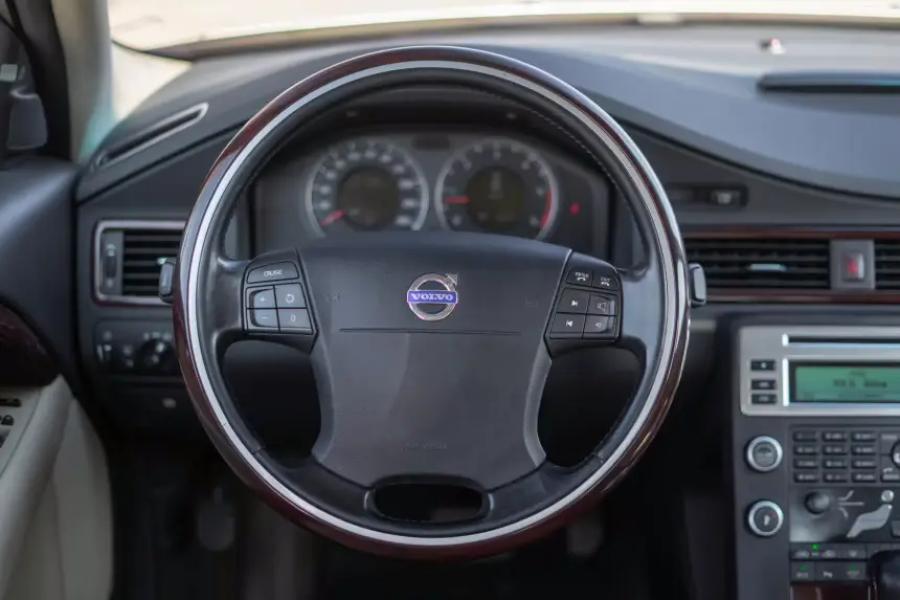 Brūns Volvo S80 2007 Liepāja, ar dzinēja tilpumu 2.40 L un nobraukumu 0 tūkst. km par 4250 €, foto 14 vietnē AUTOMOTO.COM.LV