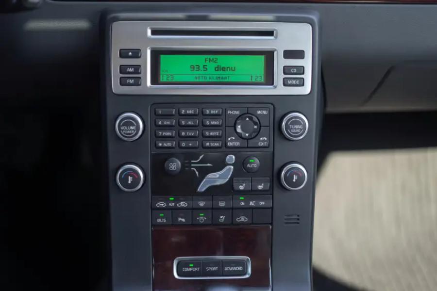 Brūns Volvo S80 2007 Liepāja, ar dzinēja tilpumu 2.40 L un nobraukumu 0 tūkst. km par 4250 €, foto 16 vietnē AUTOMOTO.COM.LV