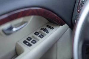 Brūns Volvo S80 2007 Liepāja, ar dzinēja tilpumu 2.40 L un nobraukumu 0 tūkst. km par 4250 €, foto 21 vietnē AUTOMOTO.COM.LV