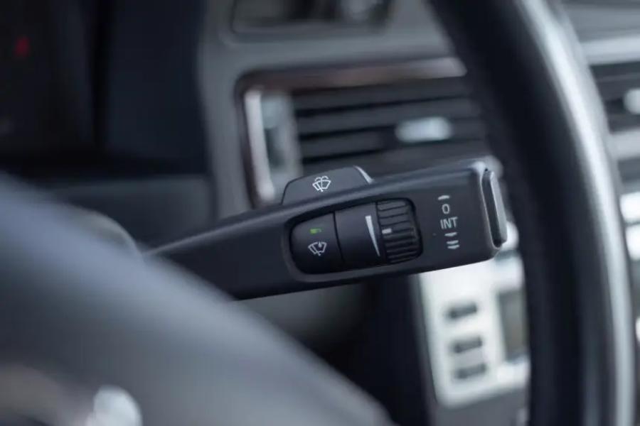 Brūns Volvo S80 2007 Liepāja, ar dzinēja tilpumu 2.40 L un nobraukumu 0 tūkst. km par 4250 €, foto 22 vietnē AUTOMOTO.COM.LV