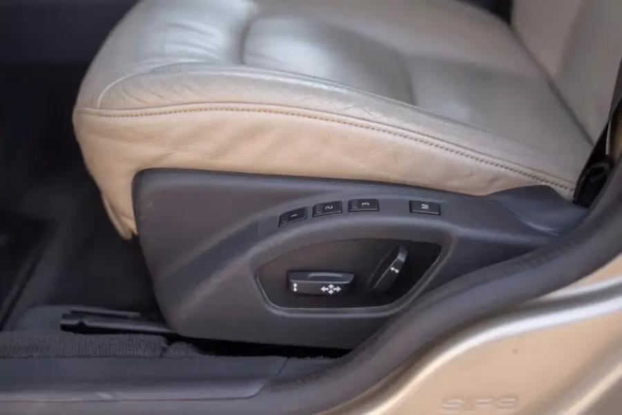 Brūns Volvo S80 2007 Liepāja, ar dzinēja tilpumu 2.40 L un nobraukumu 0 tūkst. km par 4250 €, foto 24 vietnē AUTOMOTO.COM.LV
