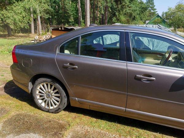 Brown Volvo S80 2007 in Kazlu Ruda, with an engine capacity of 3.19 L and mileage of 394 thousand km for 3000 €, photo 8 on AUTOMOTO.COM.LV