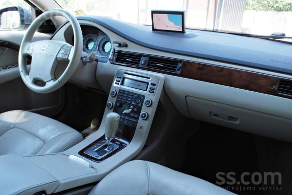 Brown Volvo S80 2007 in Tukums, with an engine capacity of 2.40 L and mileage of 312 thousand km for 3700 €, photo 7 on AUTOMOTO.COM.LV