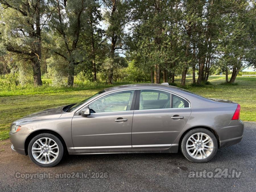 Brūns Volvo S80 2007 Paide, ar dzinēja tilpumu 2.40 L un nobraukumu 302 tūkst. km par 4700 €, foto 4 vietnē AUTOMOTO.COM.LV