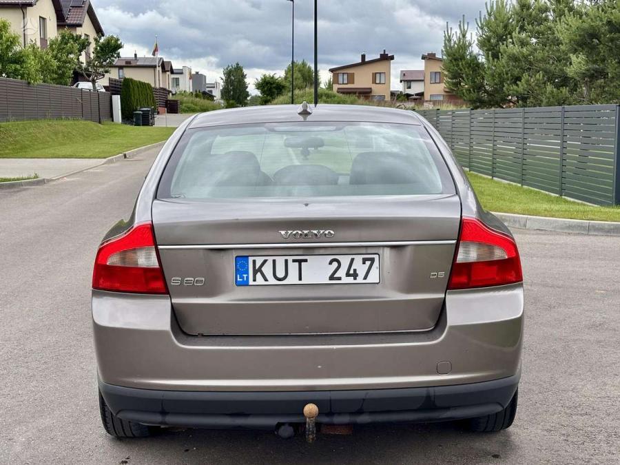 Brūns Volvo S80 2007 Viļņa, ar dzinēja tilpumu 2.40 L un nobraukumu 330 tūkst. km par 3000 €, foto 5 vietnē AUTOMOTO.COM.LV