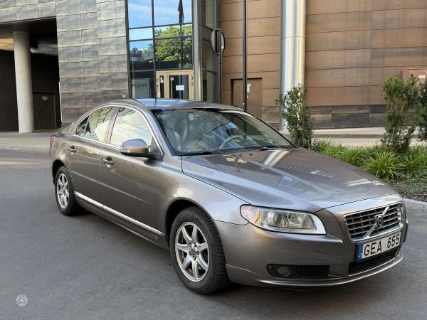 Brown Volvo S80 2007 in Vilnius, with an engine capacity of 2.40 L and mileage of 330 thousand km for 2700 €, photo 1 on AUTOMOTO.COM.LV