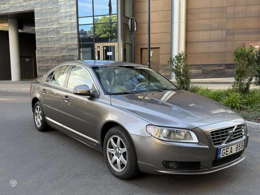 Brown Volvo S80 2007 in Vilnius, with an engine capacity of 2.40 L and mileage of 330 thousand km for 2700 €, photo 1 on AUTOMOTO.COM.LV