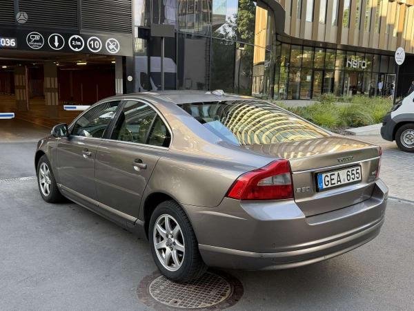 Brown Volvo S80 2007 in Vilnius, with an engine capacity of 2.40 L and mileage of 330 thousand km for 2700 €, photo 4 on AUTOMOTO.COM.LV