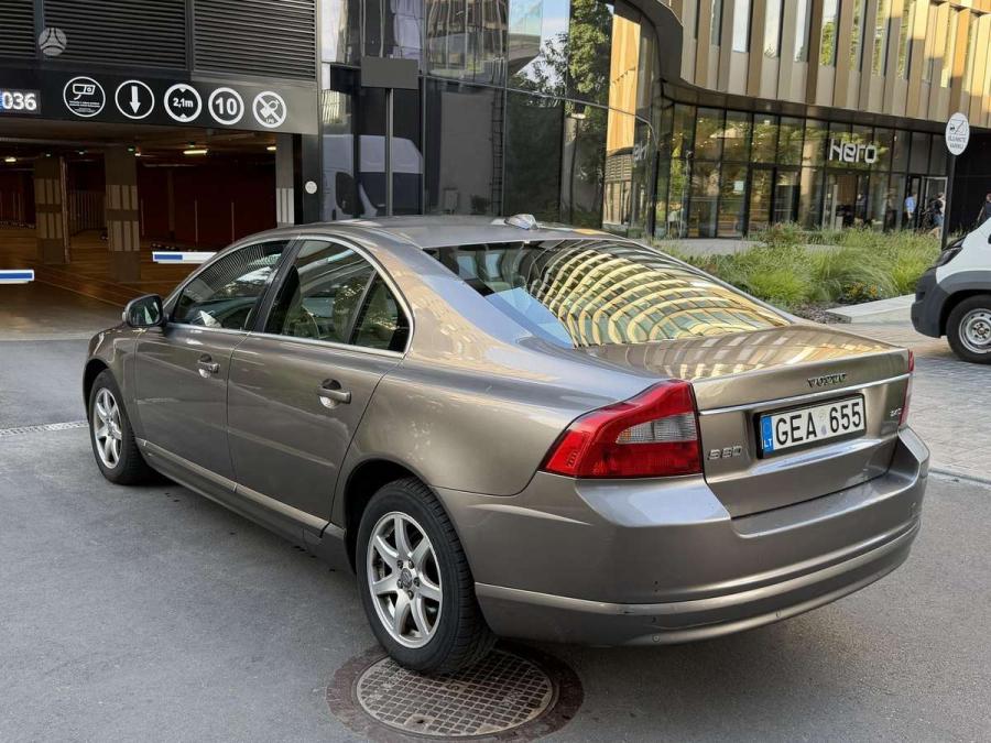 Brown Volvo S80 2007 in Vilnius, with an engine capacity of 2.40 L and mileage of 330 thousand km for 2700 €, photo 4 on AUTOMOTO.COM.LV