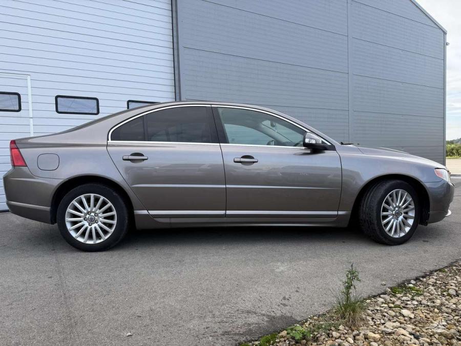 Brown Volvo S80 2007 in Vilnius, with an engine capacity of 2.40 L and mileage of 280 thousand km for 3800 €, photo 3 on AUTOMOTO.COM.LV