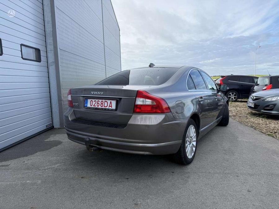 Brown Volvo S80 2007 in Vilnius, with an engine capacity of 2.40 L and mileage of 280 thousand km for 3800 €, photo 4 on AUTOMOTO.COM.LV