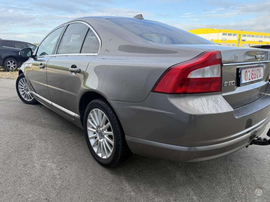 Brown Volvo S80 2007 in Vilnius, with an engine capacity of 2.40 L and mileage of 280 thousand km for 3800 €, photo 5 on AUTOMOTO.COM.LV