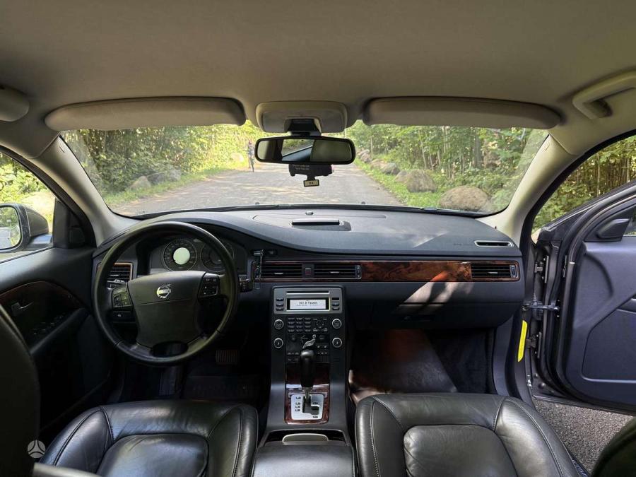 Brown Volvo S80 2007 in Vilnius, with an engine capacity of 2.40 L and mileage of 280 thousand km for 3800 €, photo 9 on AUTOMOTO.COM.LV