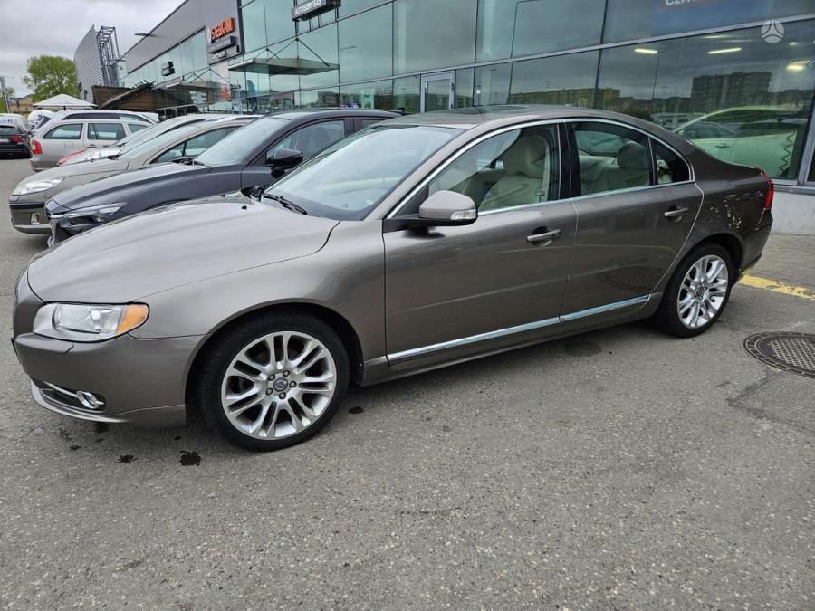 Brūns Volvo S80 2008 Viļņa, ar dzinēja tilpumu 2.40 L un nobraukumu 185 tūkst. km par 8500 €, foto 1 vietnē AUTOMOTO.COM.LV