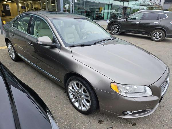 Brūns Volvo S80 2008 Viļņa, ar dzinēja tilpumu 2.40 L un nobraukumu 185 tūkst. km par 8500 €, foto 3 vietnē AUTOMOTO.COM.LV