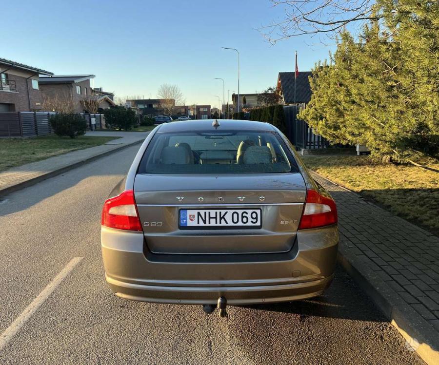 Brown Volvo S80 2008 in Kaunas, with an engine capacity of 2.50 L and mileage of 348 thousand km for 4400 €, photo 4 on AUTOMOTO.COM.LV