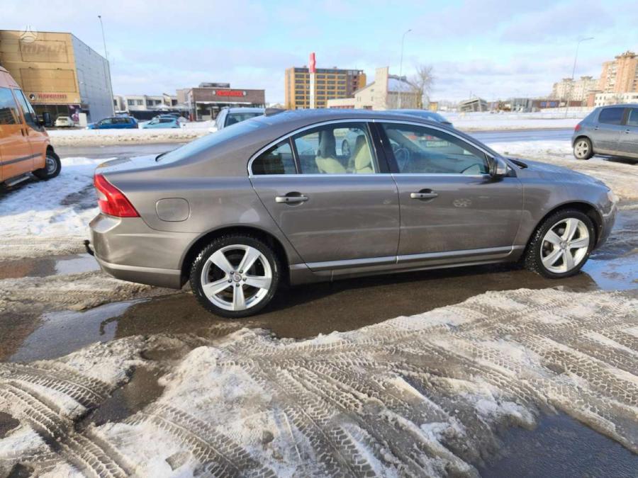 Brown Volvo S80 2008 in Kaunas, with an engine capacity of 2.40 L and mileage of 291 thousand km for 4300 €, photo 6 on AUTOMOTO.COM.LV