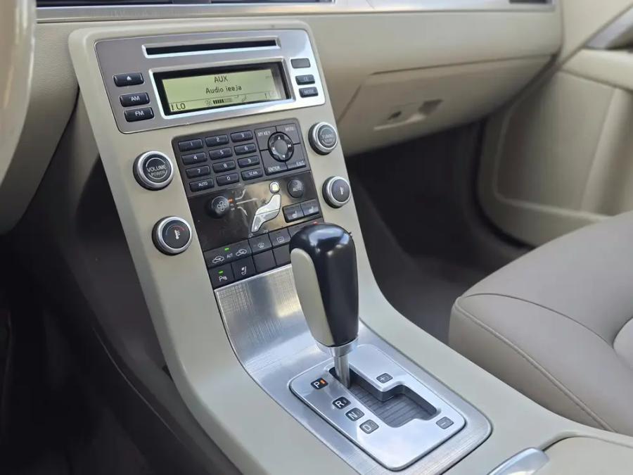 Brūns Volvo S80 2008 Grobiņa, ar dzinēja tilpumu 2.40 L un nobraukumu 330 tūkst. km par 4490 €, foto 26 vietnē AUTOMOTO.COM.LV