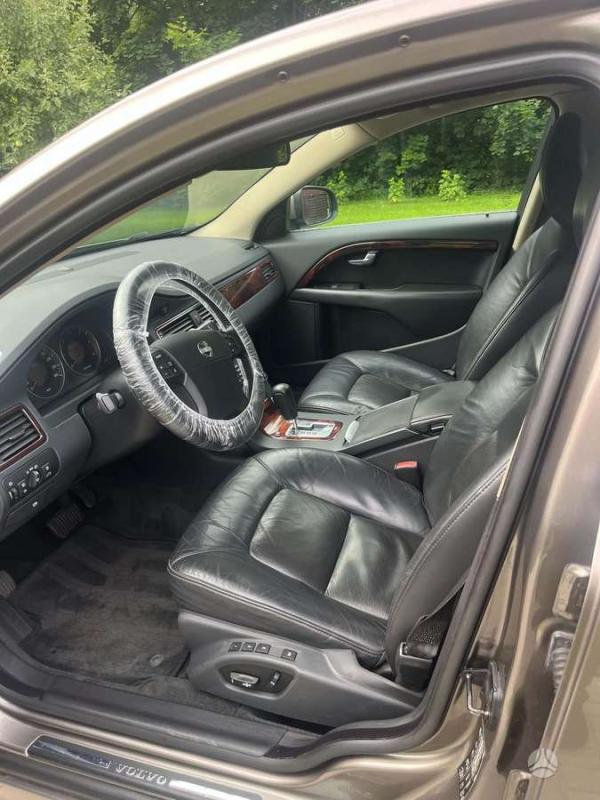 Brown Volvo S80 2008 in Vilnius, with an engine capacity of 2.40 L and mileage of 413 thousand km for 3650 €, photo 1 on AUTOMOTO.COM.LV