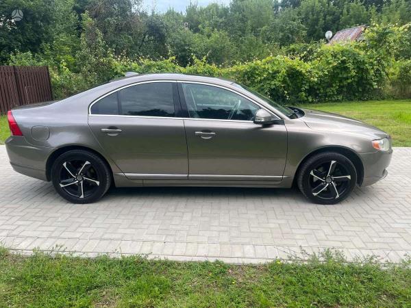 Brown Volvo S80 2008 in Vilnius, with an engine capacity of 2.40 L and mileage of 413 thousand km for 3650 €, photo 5 on AUTOMOTO.COM.LV
