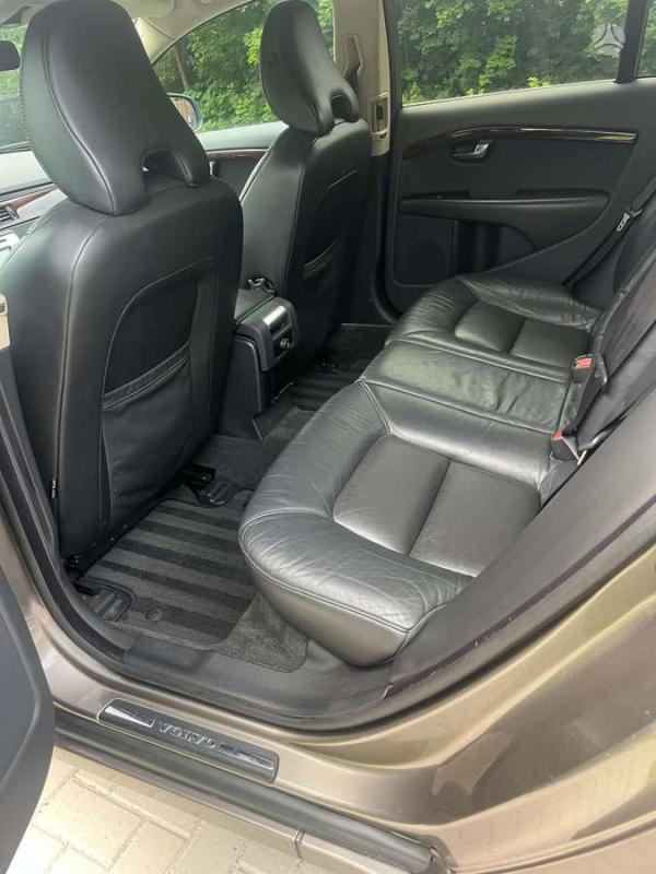 Brown Volvo S80 2008 in Vilnius, with an engine capacity of 2.40 L and mileage of 413 thousand km for 3650 €, photo 6 on AUTOMOTO.COM.LV
