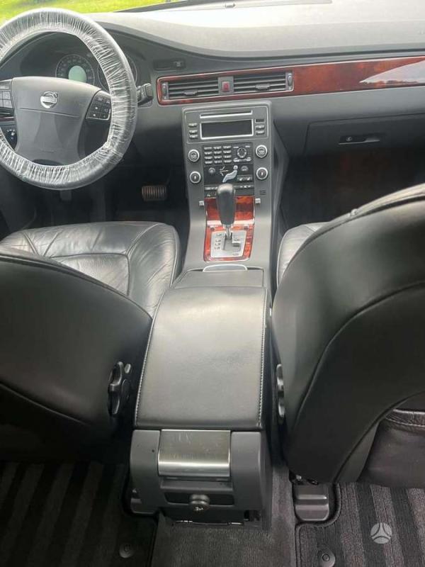Brown Volvo S80 2008 in Vilnius, with an engine capacity of 2.40 L and mileage of 413 thousand km for 3650 €, photo 8 on AUTOMOTO.COM.LV