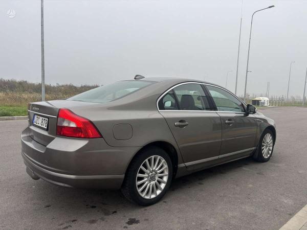 Brown Volvo S80 2008 in Kaunas, with an engine capacity of 2.40 L and mileage of 340 thousand km for 2750 €, photo 6 on AUTOMOTO.COM.LV