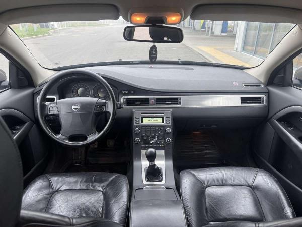 Brown Volvo S80 2008 in Kaunas, with an engine capacity of 2.40 L and mileage of 340 thousand km for 2750 €, photo 9 on AUTOMOTO.COM.LV