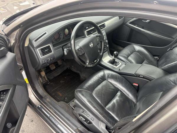 Brown Volvo S80 2008 in Kaunas, with an engine capacity of 2.40 L and mileage of 340 thousand km for 2750 €, photo 11 on AUTOMOTO.COM.LV