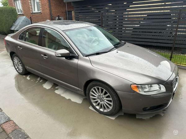 Brown Volvo S80 2008 in Alytus, with an engine capacity of 2.95 L and mileage of 237 thousand km for 3800 €, photo 1 on AUTOMOTO.COM.LV