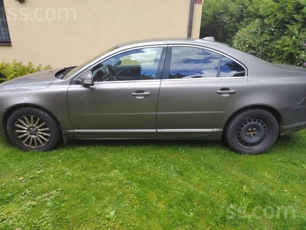 Brown Volvo S80 2009 in Riga, with an engine capacity of 2.40 L and mileage of 305 thousand km for 4000 €, photo 6 on AUTOMOTO.COM.LV