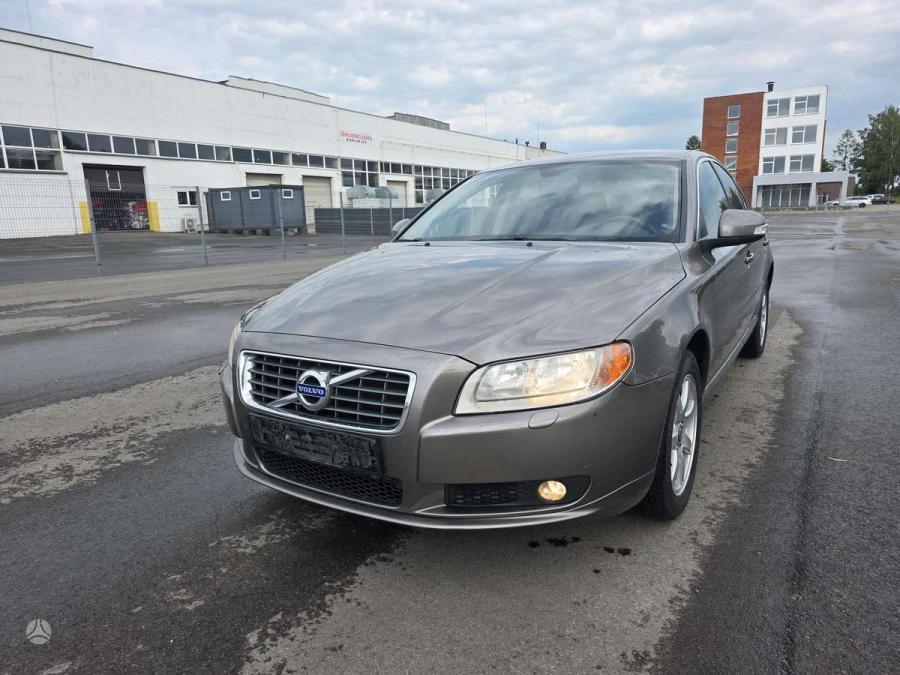 Brown Volvo S80 2010 in Marijampole, with an engine capacity of 1.56 L and mileage of 308 thousand km for 3400 €, photo 1 on AUTOMOTO.COM.LV