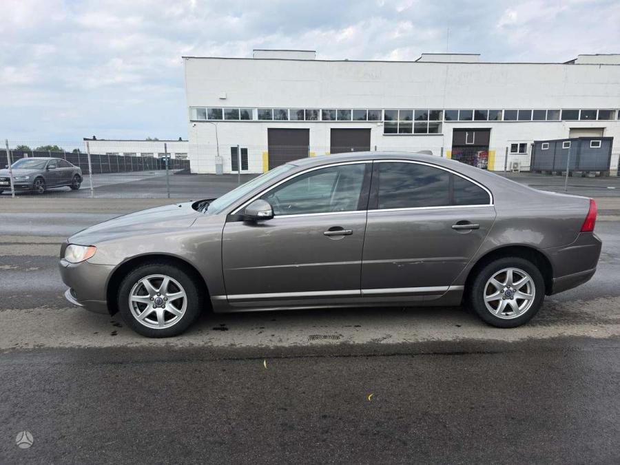 Brown Volvo S80 2010 in Marijampole, with an engine capacity of 1.56 L and mileage of 308 thousand km for 3400 €, photo 5 on AUTOMOTO.COM.LV