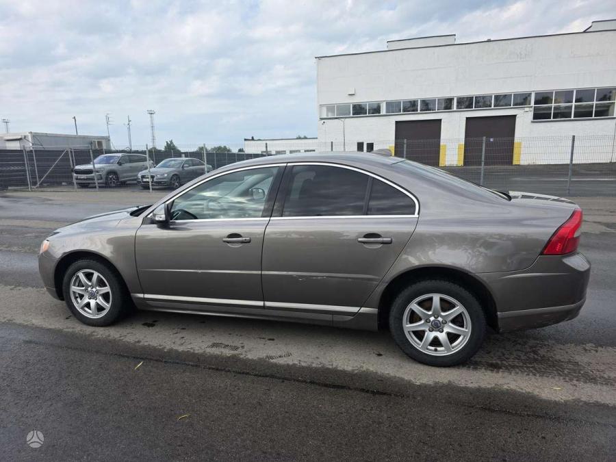 Brown Volvo S80 2010 in Marijampole, with an engine capacity of 1.56 L and mileage of 308 thousand km for 3400 €, photo 6 on AUTOMOTO.COM.LV