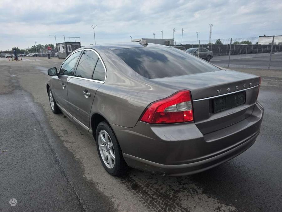 Brown Volvo S80 2010 in Marijampole, with an engine capacity of 1.56 L and mileage of 308 thousand km for 3400 €, photo 8 on AUTOMOTO.COM.LV