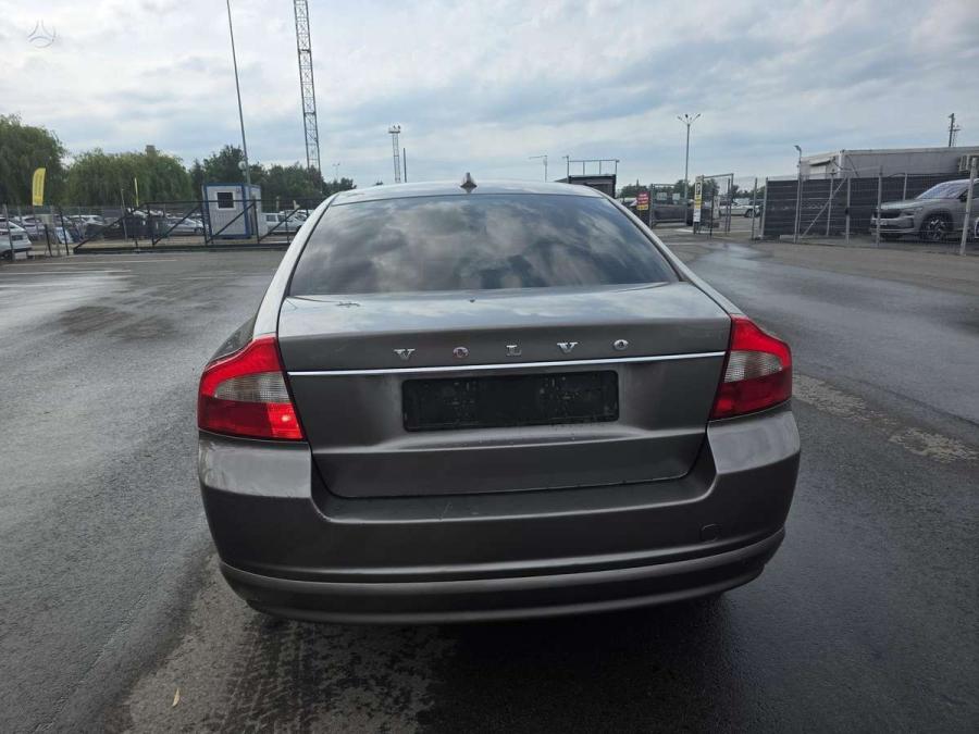 Brown Volvo S80 2010 in Marijampole, with an engine capacity of 1.56 L and mileage of 308 thousand km for 3400 €, photo 9 on AUTOMOTO.COM.LV
