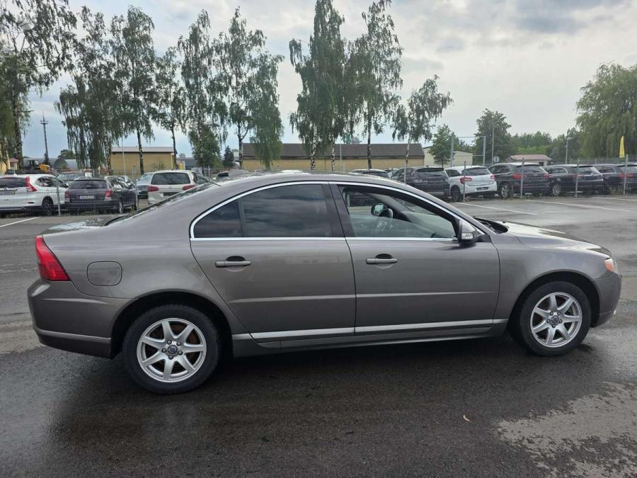 Brown Volvo S80 2010 in Marijampole, with an engine capacity of 1.56 L and mileage of 308 thousand km for 3400 €, photo 12 on AUTOMOTO.COM.LV
