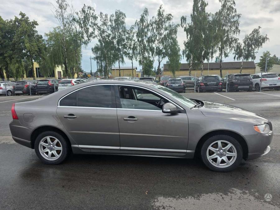 Brown Volvo S80 2010 in Marijampole, with an engine capacity of 1.56 L and mileage of 308 thousand km for 3400 €, photo 13 on AUTOMOTO.COM.LV