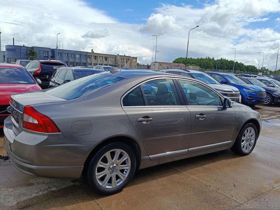 Brūns Volvo S80 2011 Šauļi, ar dzinēja tilpumu 1.56 L un nobraukumu 284 tūkst. km par 4650 €, foto 5 vietnē AUTOMOTO.COM.LV