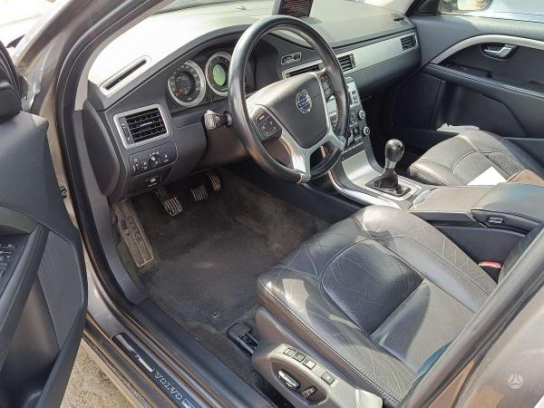Brown Volvo S80 2011 in Siauliai, with an engine capacity of 1.56 L and mileage of 284 thousand km for 4650 €, photo 9 on AUTOMOTO.COM.LV