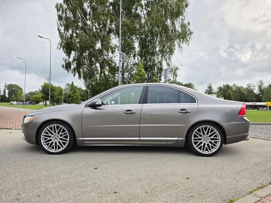 Brown Volvo S80 2011 in Klaipeda, with an engine capacity of 3.00 L and mileage of 190 thousand km for 6999 €, photo 8 on AUTOMOTO.COM.LV
