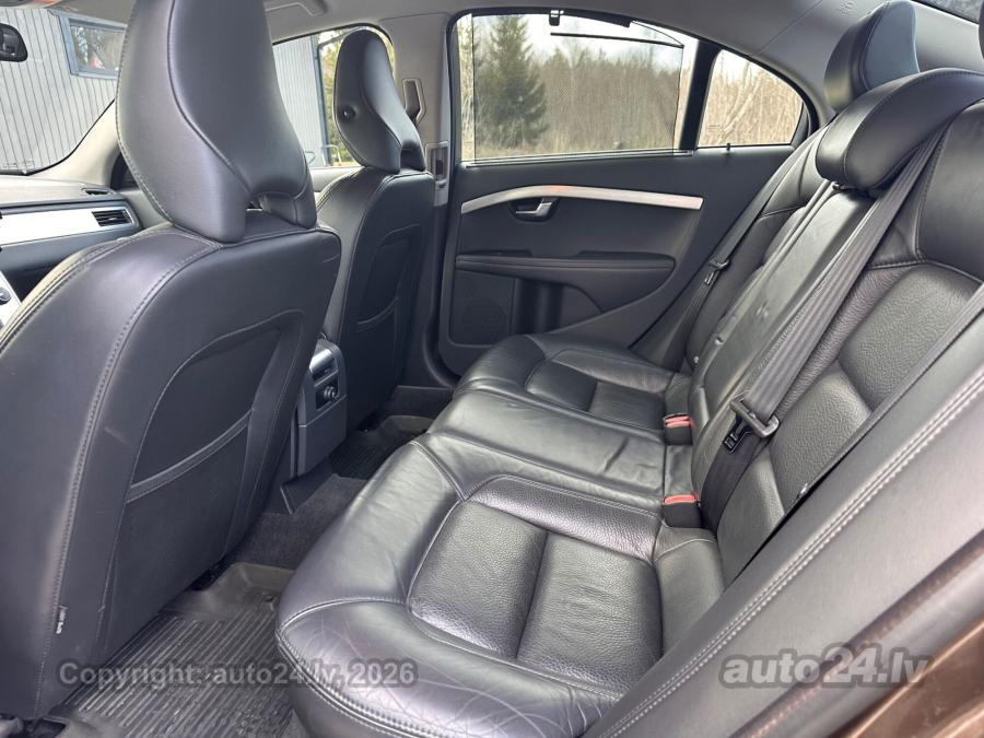 Brown Volvo S80 2012 in Tallinn, with an engine capacity of 2.40 L and mileage of 153 thousand km for 10700 €, photo 7 on AUTOMOTO.COM.LV