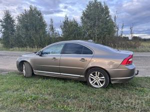 Brown Volvo S80 2012 in Riga, with an engine capacity of 2.00 L and mileage of 370 thousand km for 4400 €, photo 3 on AUTOMOTO.COM.LV