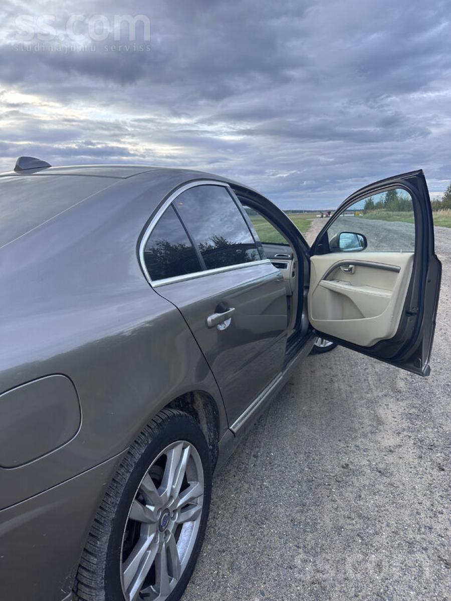 Brown Volvo S80 2012 in Riga, with an engine capacity of 2.00 L and mileage of 370 thousand km for 4400 €, photo 6 on AUTOMOTO.COM.LV